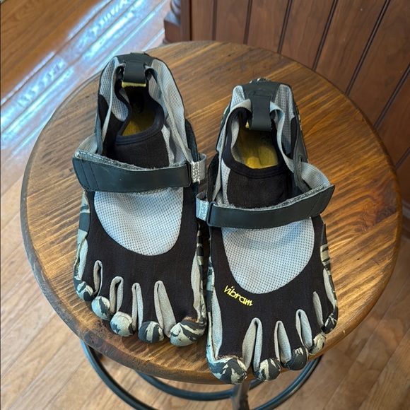 Vibram | Shoes | Vibram Treksport Black Gray Barefoot Five Fingers ...